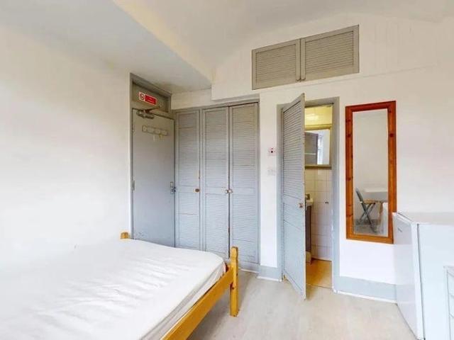 Room at Gray's Inn Road, Greater London