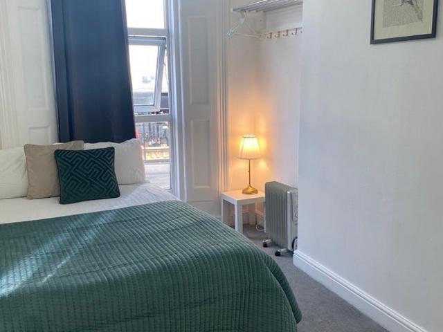 Room at Gray's Inn Road, Greater London