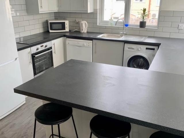 Room at Grenville Road, Plymouth