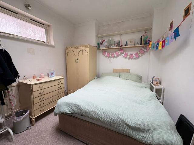 Room at Great Cumberland Mews, City of Westminster
