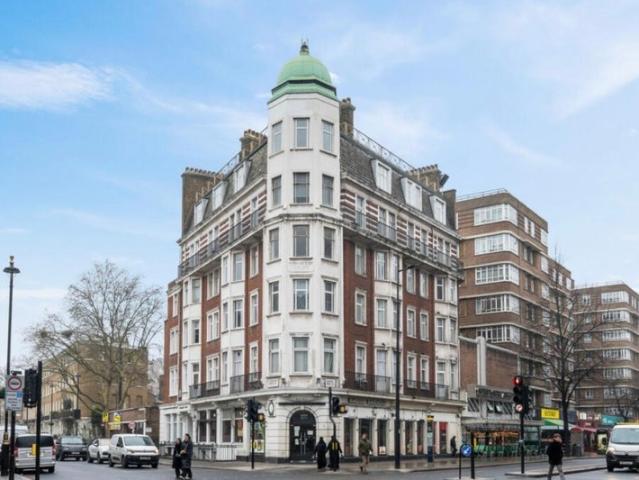 Room at Great Cumberland Place, City of Westminster