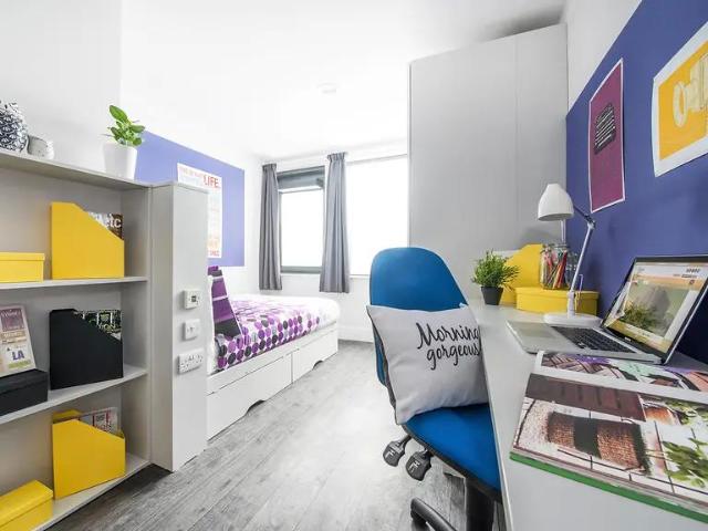 Room at Great Crosshall Street, Liverpool