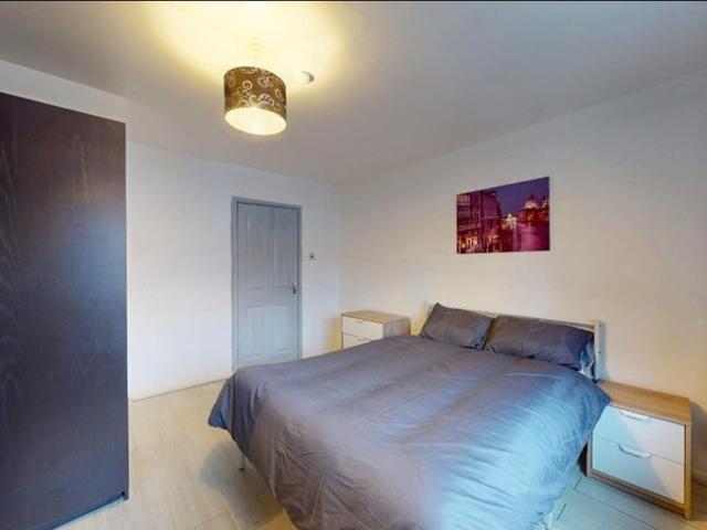 Room at Great Eastern Road, Greater London