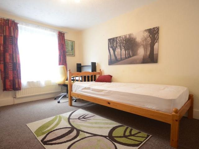 Room at Great Knollys Street, Reading