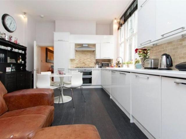 Room at Great Russell Street, Greater London