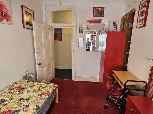 Room at Great Russell Street, Greater London