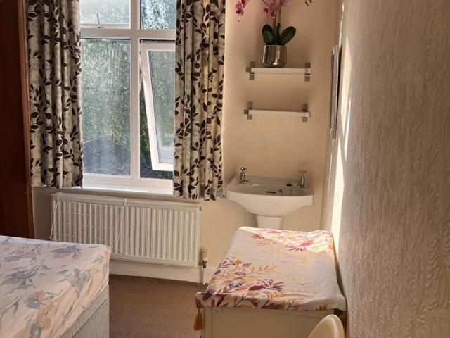 Room at Great West Road, Greater London