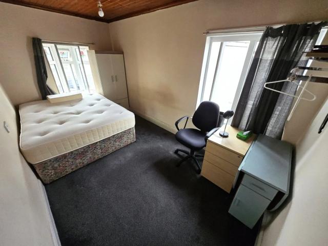 Room at Great West Road, Greater London