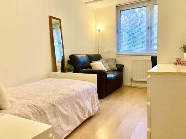 Room at Great Western Road, City of Westminster