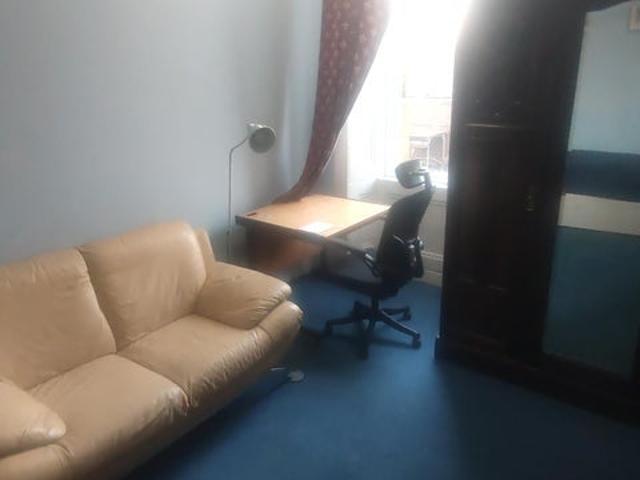 Room at Great Western Road, Glasgow