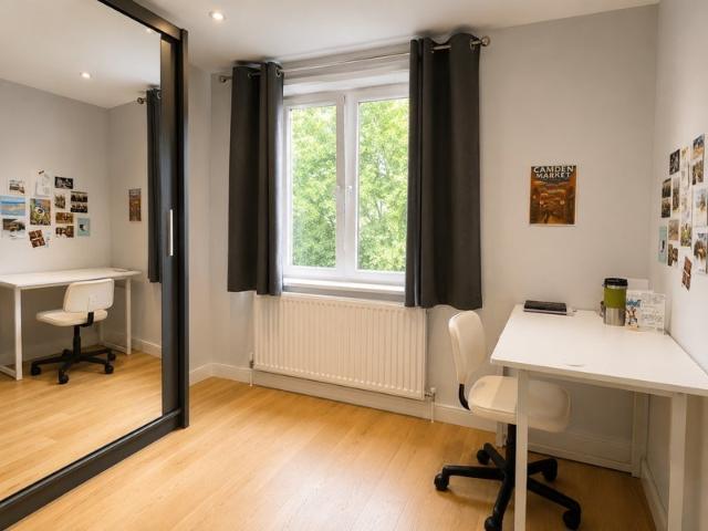 Room at Greatham Walk, Greater London