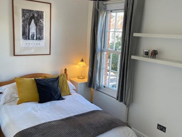 Room at Green Avenue, Greater London