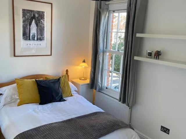 Room at Green Avenue, Greater London