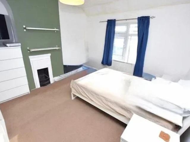 Room at Green Lane, Greater London