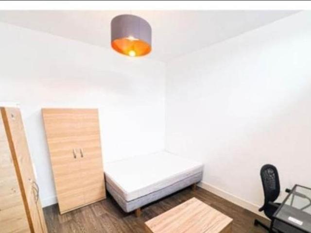 Room at Green Lane, Greater London