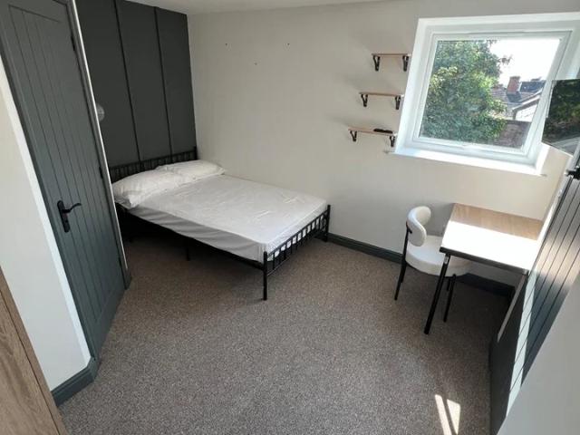 Room at Green Lane, Derby