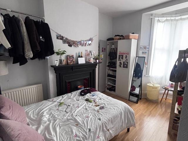 Room at Green Lanes, Greater London