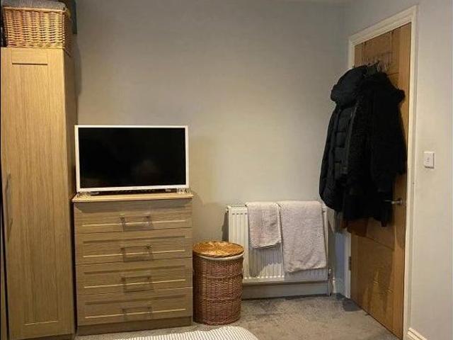 Room at Green Lanes, Greater London