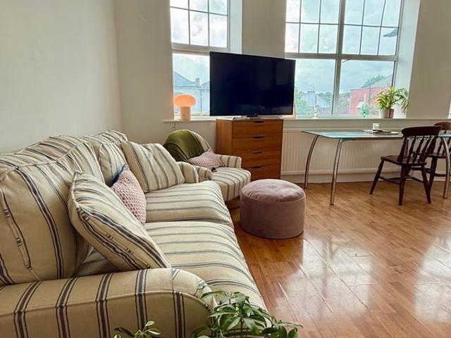 Room at Green Lanes, Greater London