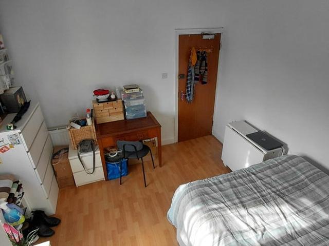 Room at Green Lanes, Greater London