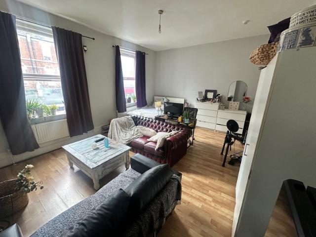 Room at Green Lanes, Greater London