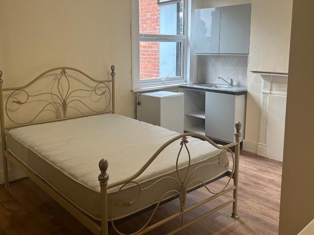 Room at Green Lanes, Greater London