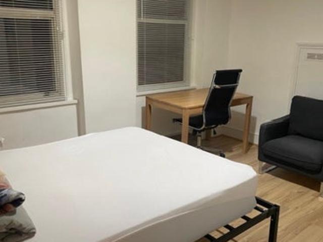 Room at Green Lanes, Greater London