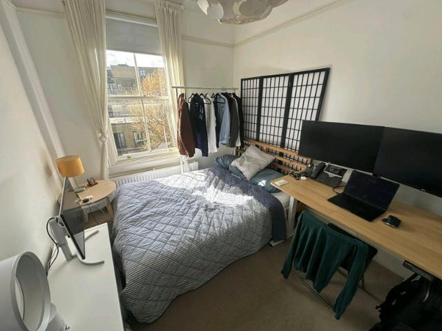 Room at Green Lanes, Greater London