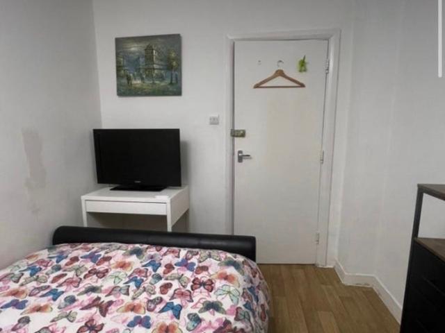 Room at Green Lanes, Greater London