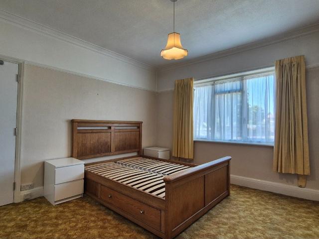 Room at Green Lanes, Greater London