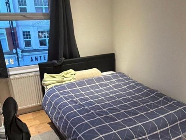 Room at Green Lanes, Greater London