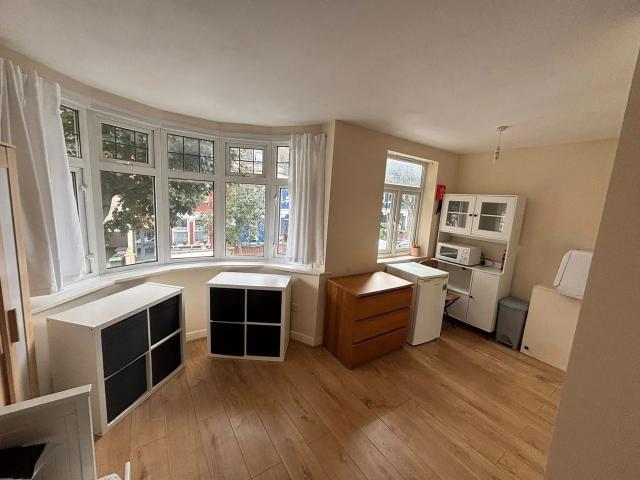 Room at Green Lanes, Greater London