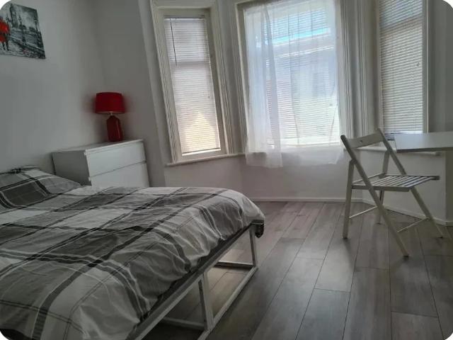 Room at Green Road, Bournemouth
