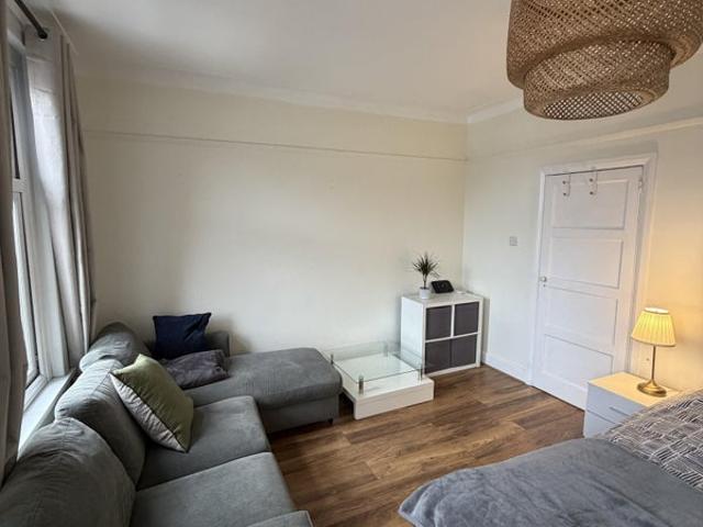 Room at Green Street, Greater London