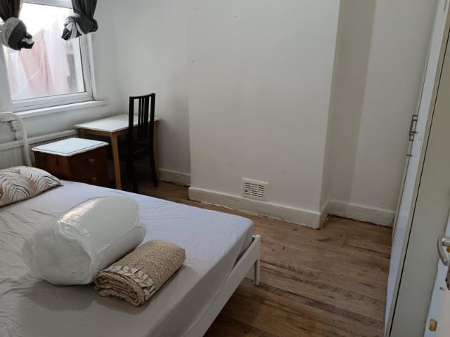 Room at Green Street, Greater London