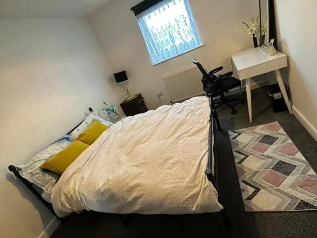 Room at Greengate Street, Greater London