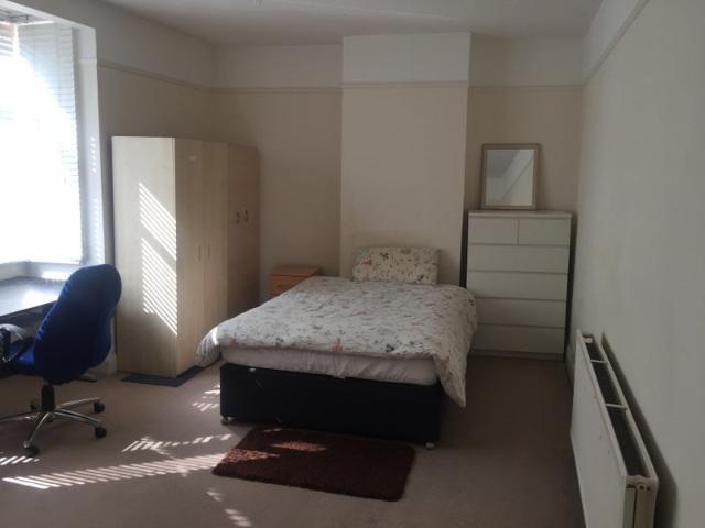 Room at Greenford Avenue, Greater London