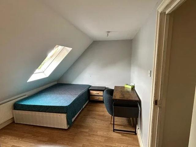Room at Greenford Road, Greater London