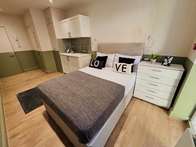 Room at Greenford Road, Greater London