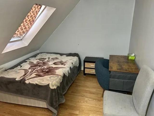 Room at Greenford Road, Greater London