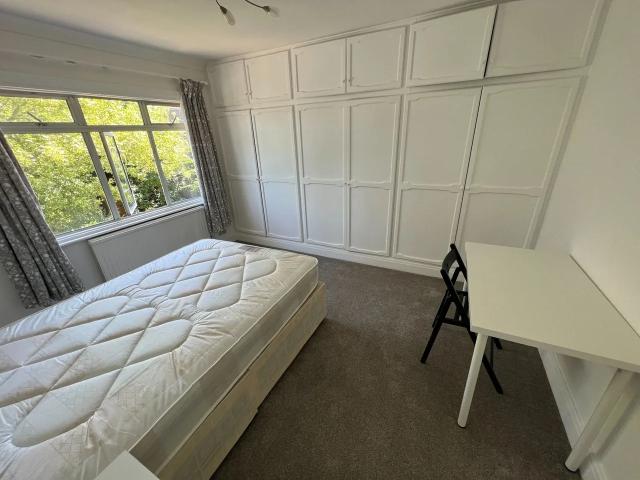 Room at Greenfield Gardens, Greater London