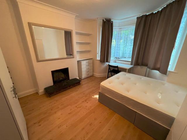 Room at Greenfield Gardens, Greater London