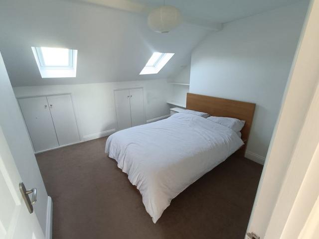 Room at Greenfield Road, Greater London