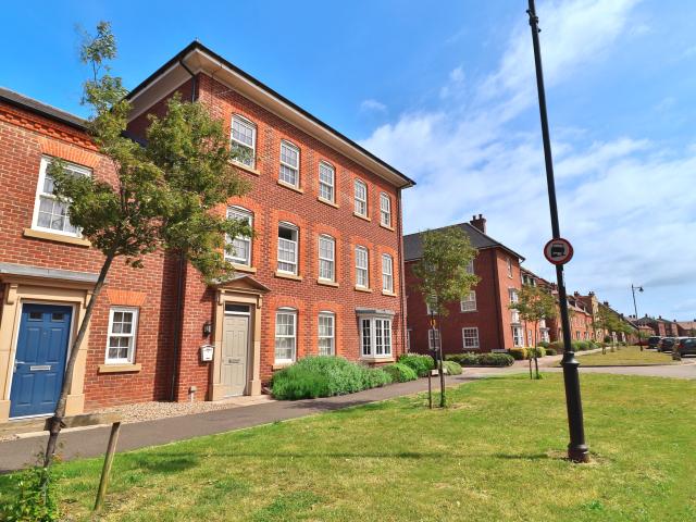 Room at Greenkeepers Road, Great Denham