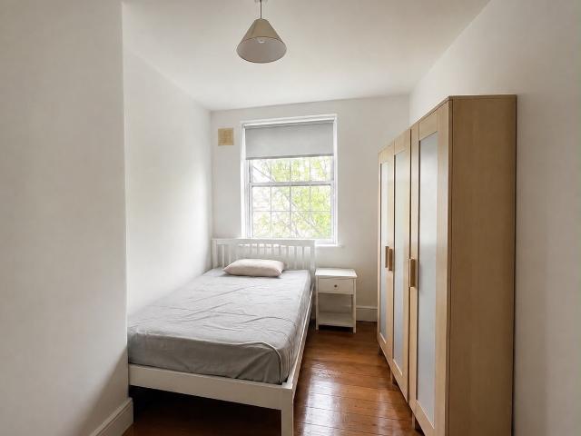 Room at Greenham Close, Greater London
