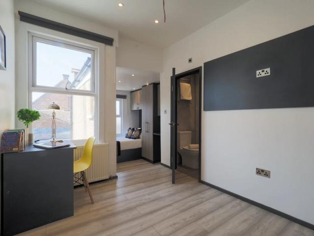 Room at Greenhill Road, Greater London