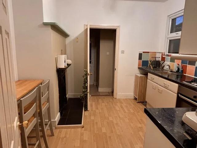 Room at Greenside Road, Greater London
