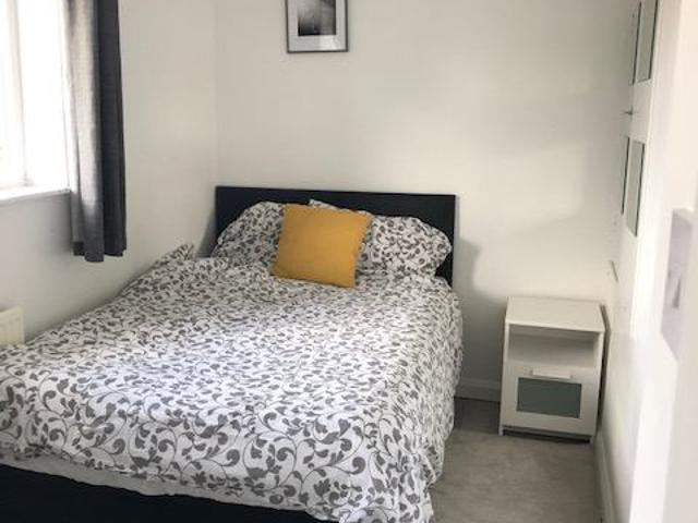 Room at Greenside, Slough