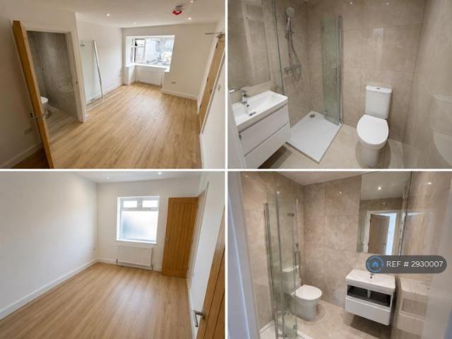 Room at Greenwood Avenue, Broxbourne