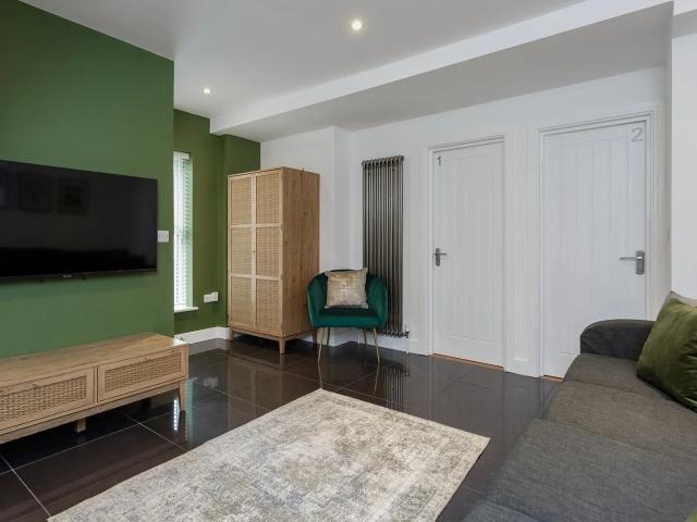 Room at Greenwood Avenue, Portsmouth